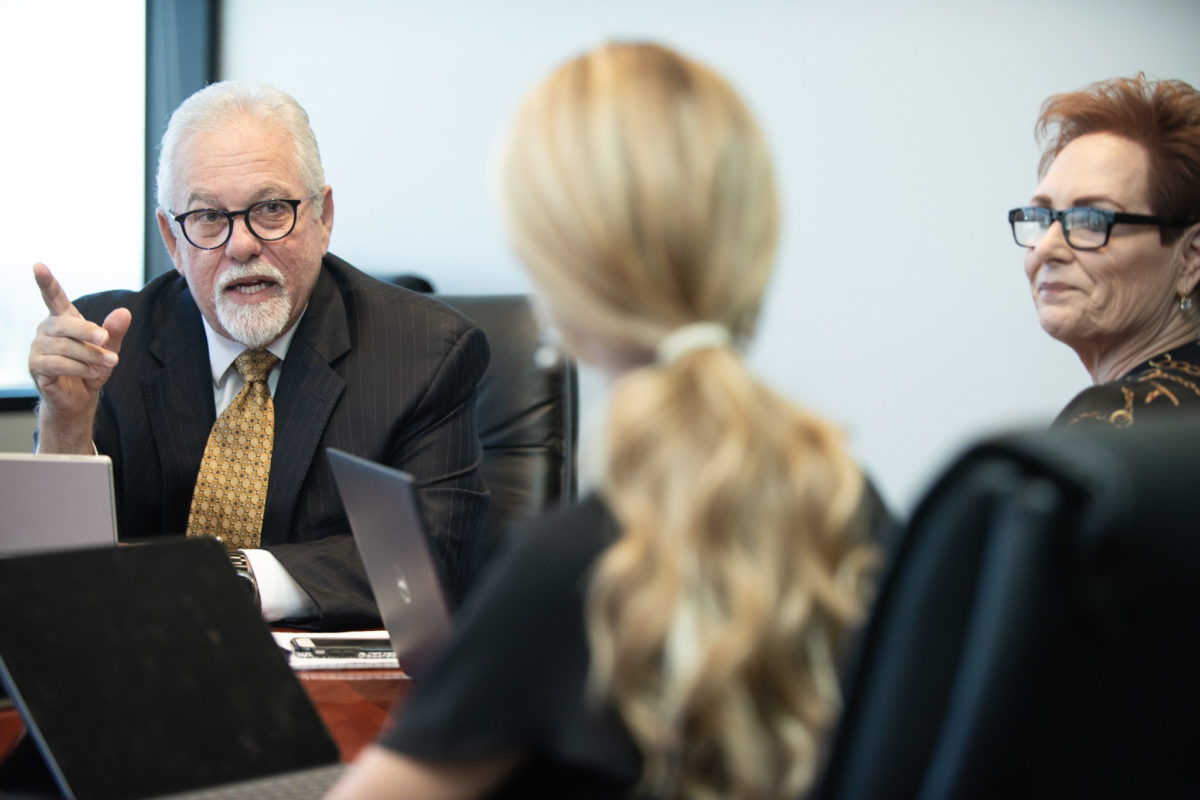 Divorce Attorney Woodland Hills CA | Divorce Law Consultation